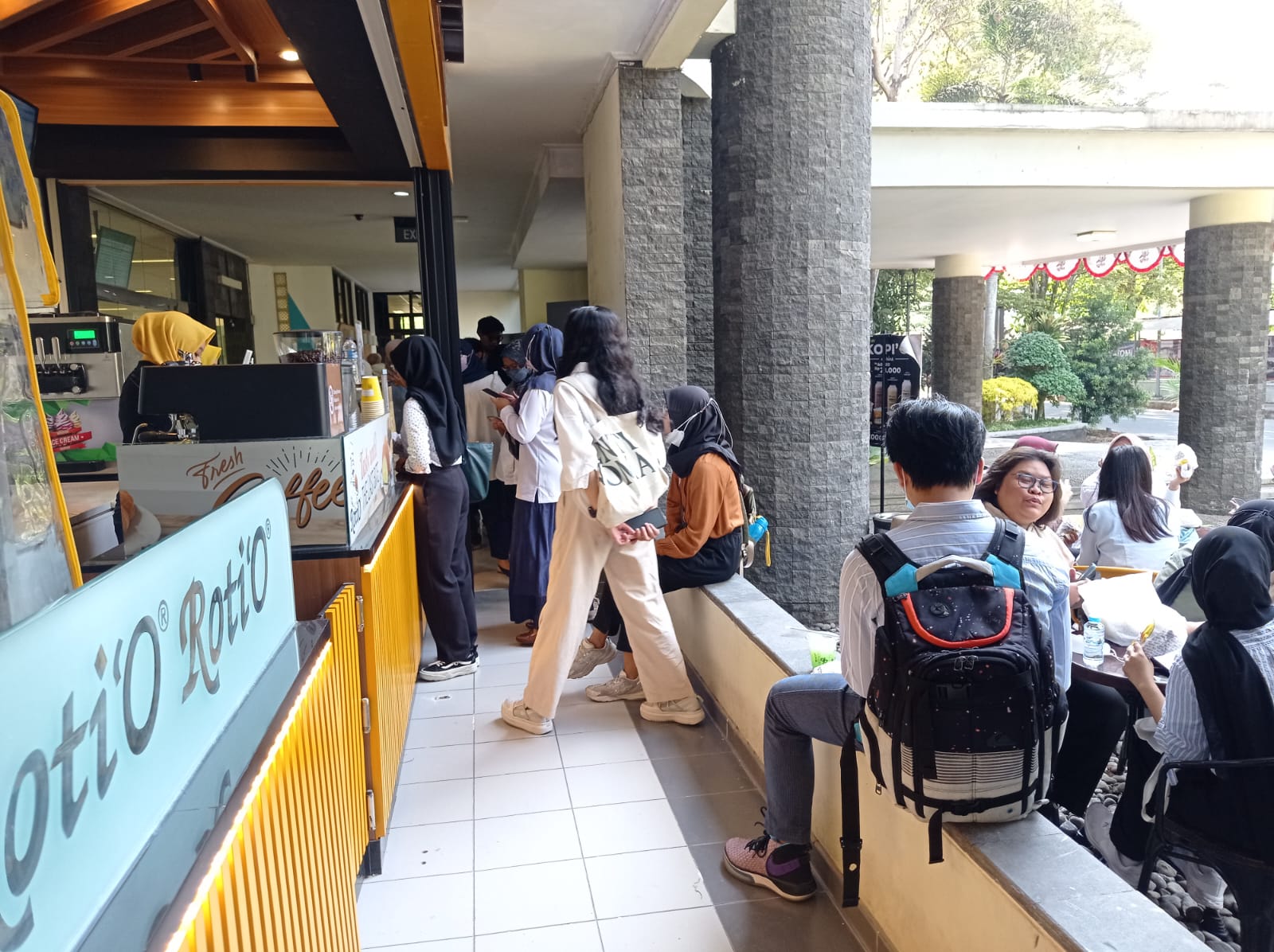 Perpustakaan FK-KMK UGM Memperkenalkan Gerai Roti “O” Untuk Memenuhi Kebutuhan Mahasiswa dan ...